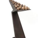 D’arts et d’histoires : 49 boules de même couleur sur un plan incliné ...